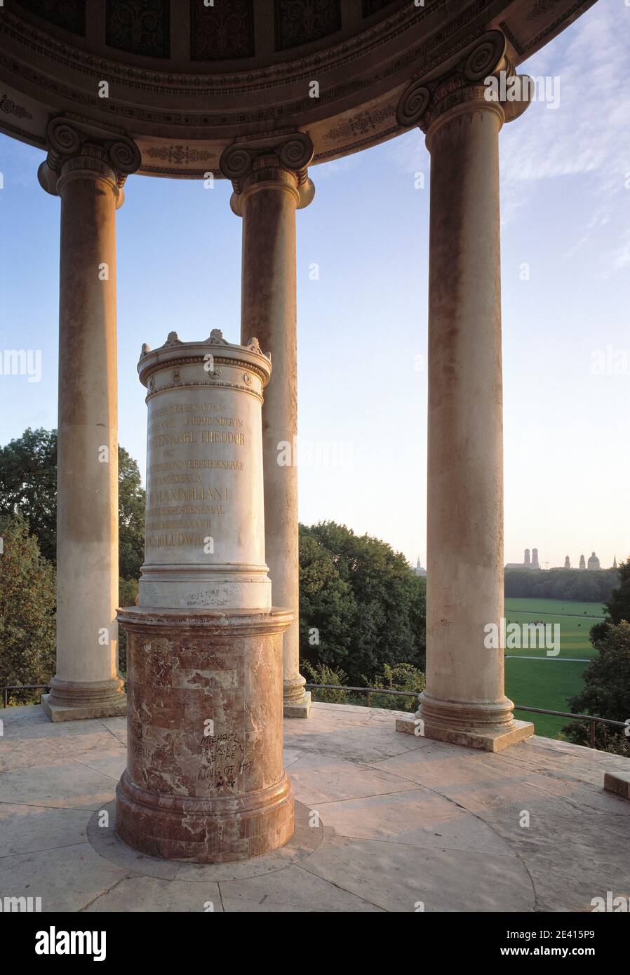 Monopteros tempel hi-res stock photography and images - Alamy