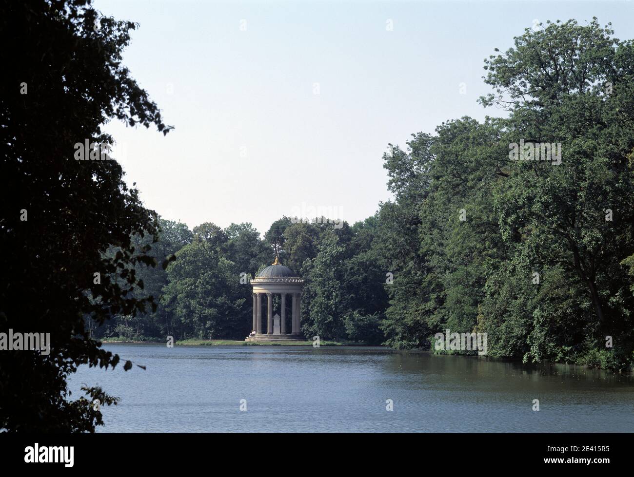 Monopteros tempel hi-res stock photography and images - Alamy