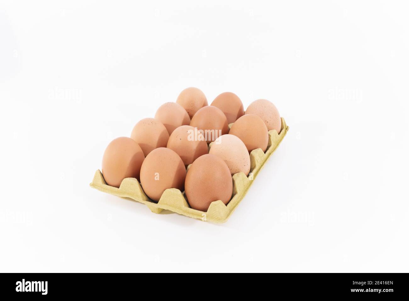 Carton box with organic fresh eggs isolated on a white background Stock ...