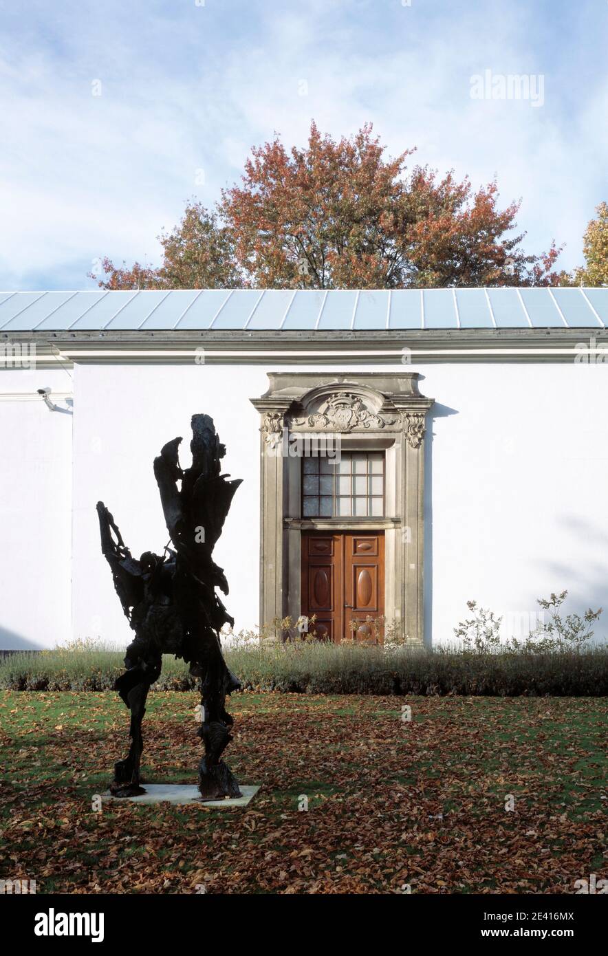 Portal mit statue hi-res stock photography and images - Alamy