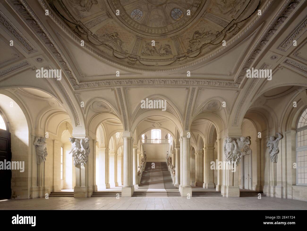 Vestibül und Blick in das Treppenhaus Stock Photo - Alamy