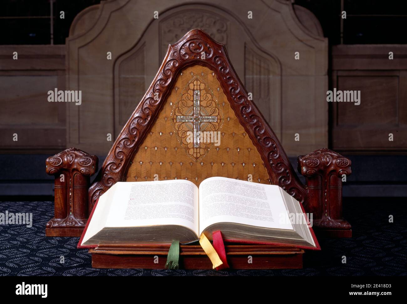 Moderne bibel hi-res stock photography and images - Alamy