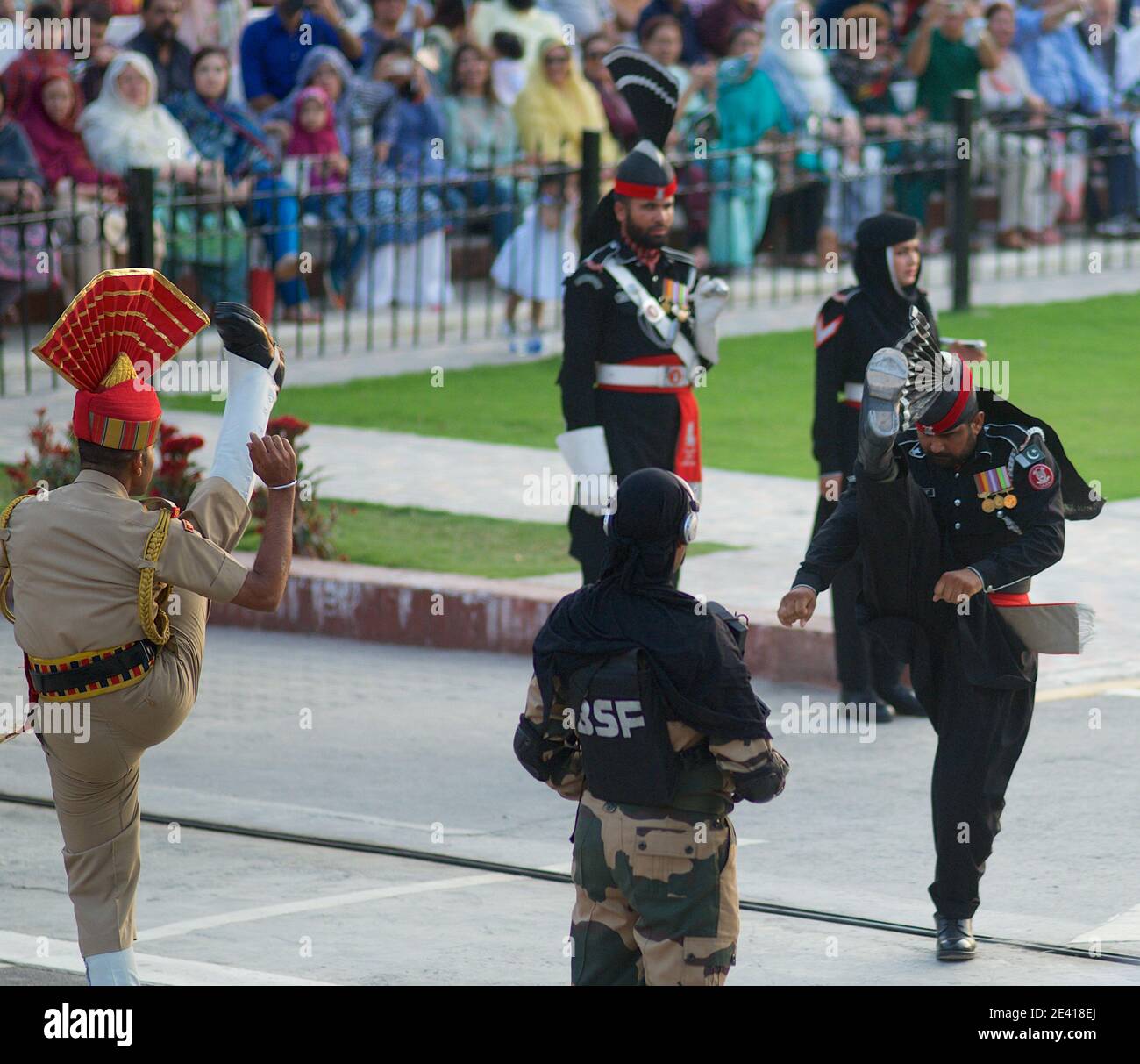 Wagah, India Pakistan Border Stock Photo - Alamy
