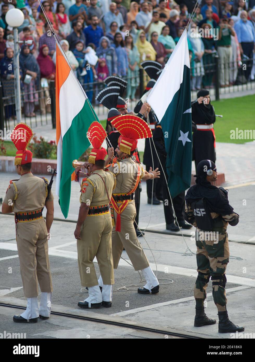 Wagah, India Pakistan Border Stock Photo - Alamy