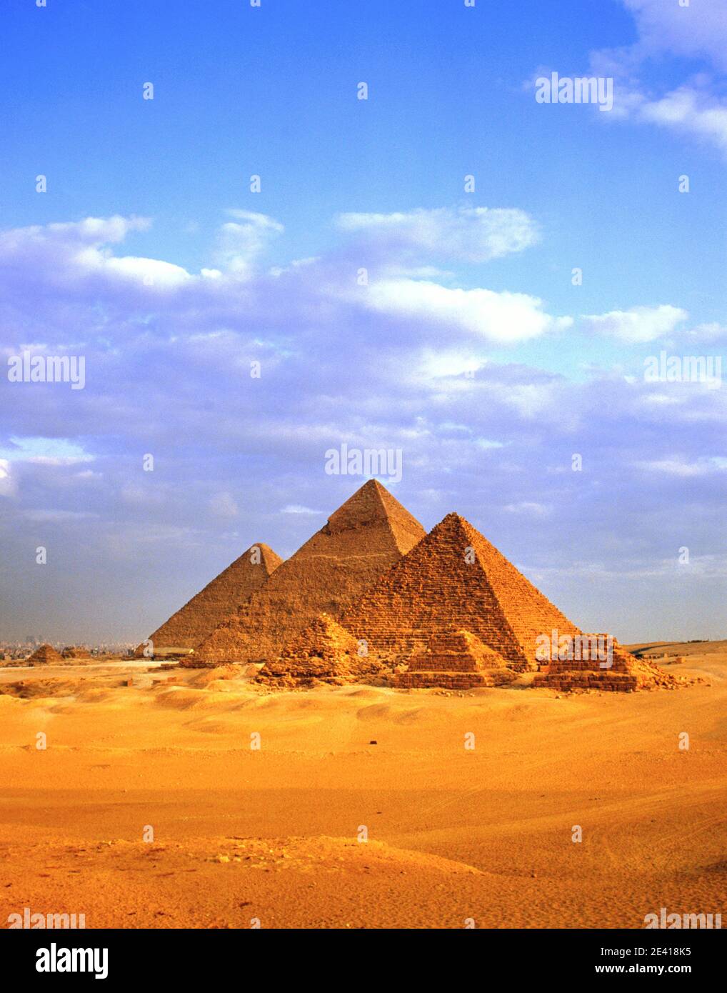 Great pyramids vertical giza plateau hi-res stock photography and ...