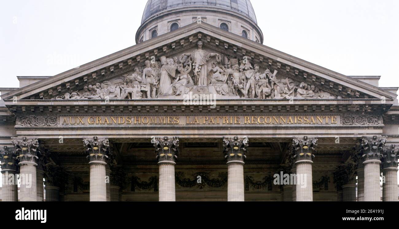 Relief im Tympanon Stock Photo - Alamy