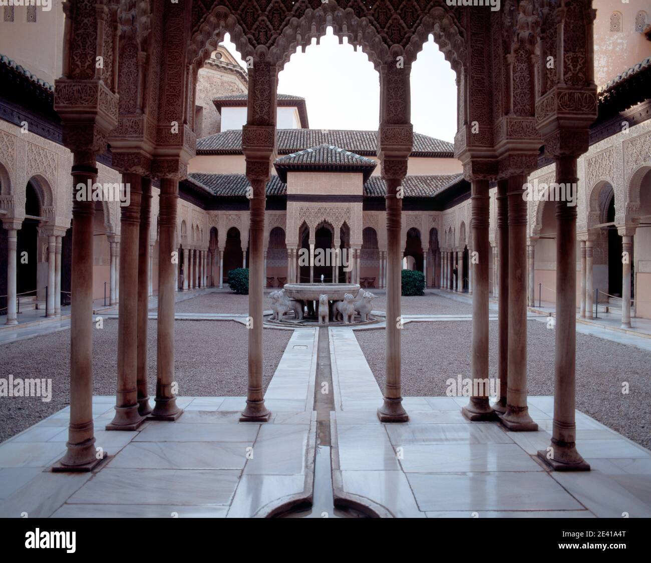 Cusped arch hi-res stock photography and images - Alamy