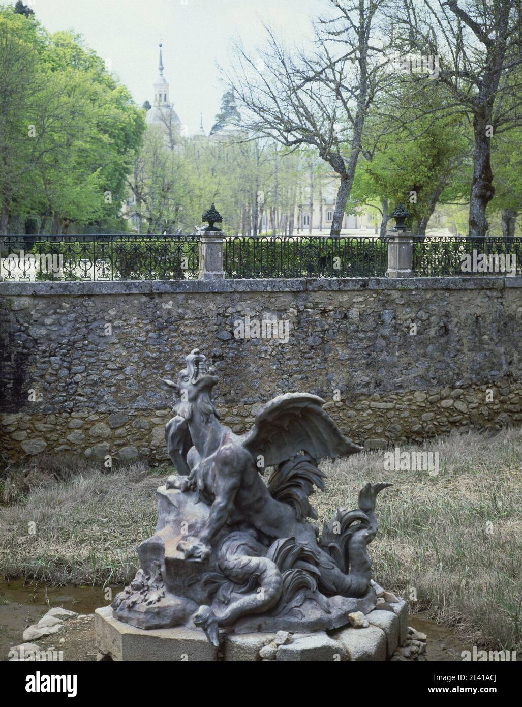 JARDIN-FUENTE DEL RIO (DRAGON). Location: PALACIO REAL-JARDINES. LA ...