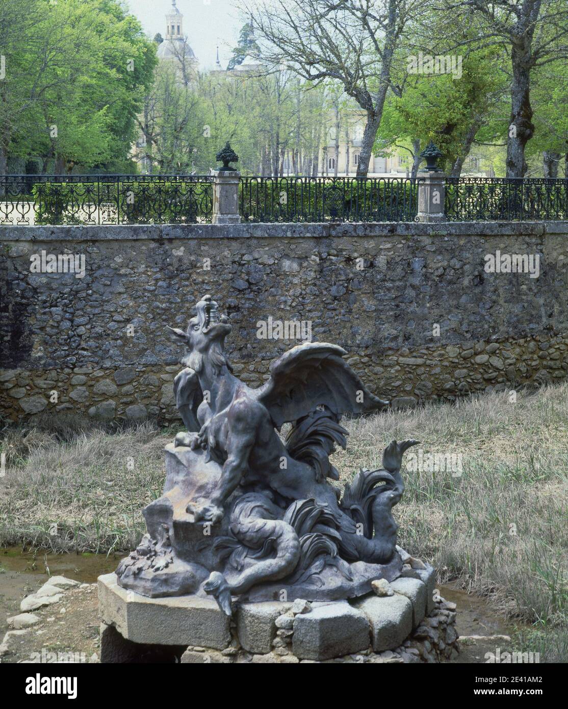 JARDIN-FUENTE DEL RIO (DRAGON). Location: PALACIO REAL-JARDINES. LA ...
