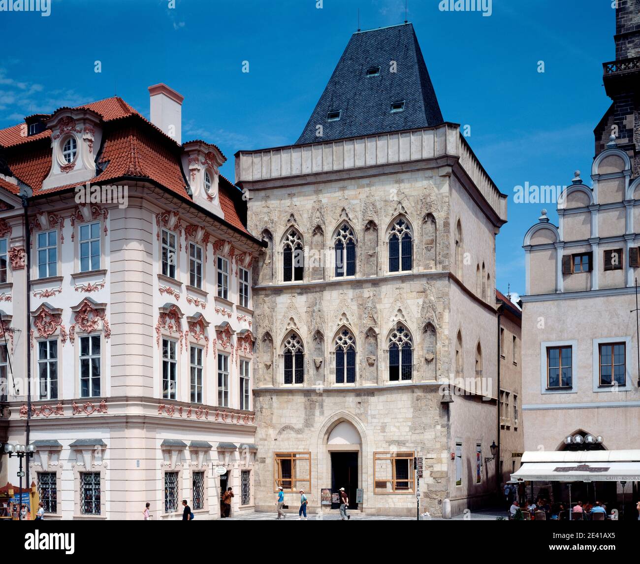 Gotischer spitzbogen hi-res stock photography and images - Alamy