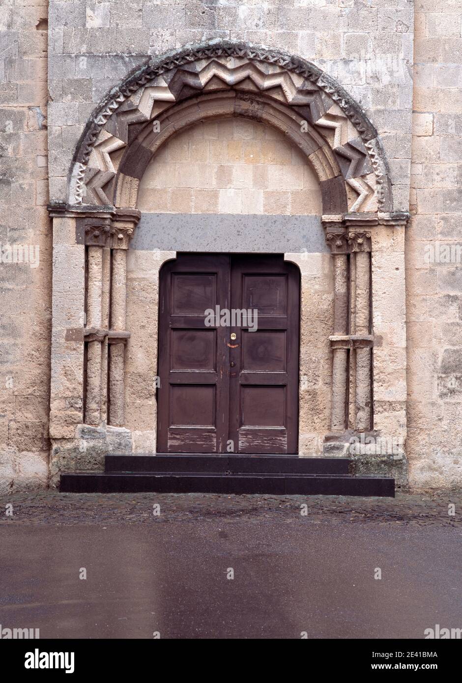 Rundbogen romanisch hi-res stock photography and images - Alamy