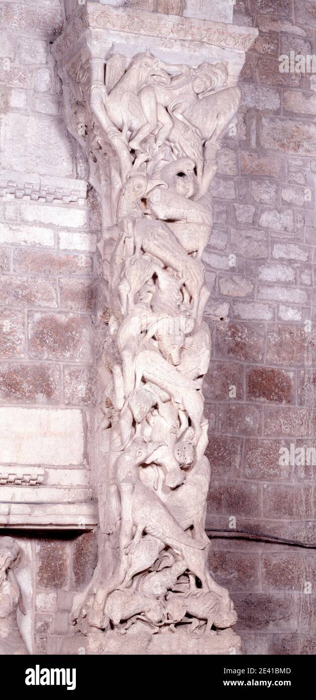 Trumeau figure hi-res stock photography and images - Alamy