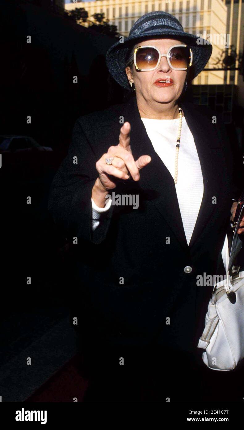 Yvonne De Carlo 1985 Credit: Ralph Dominguez/MediaPunch Stock Photo - Alamy