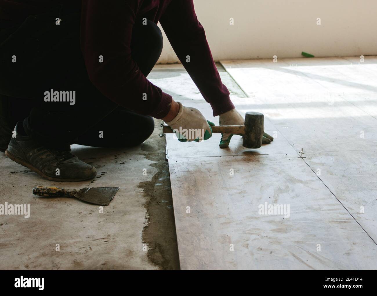 Tile laying tiles at home Stock Photo - Alamy