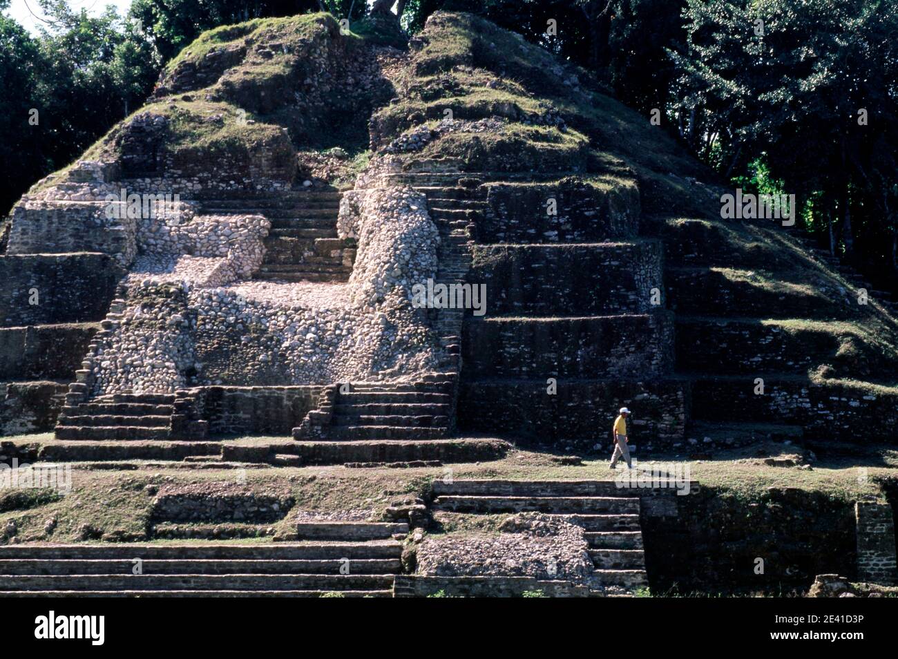 Tempel pyramide hi-res stock photography and images - Alamy