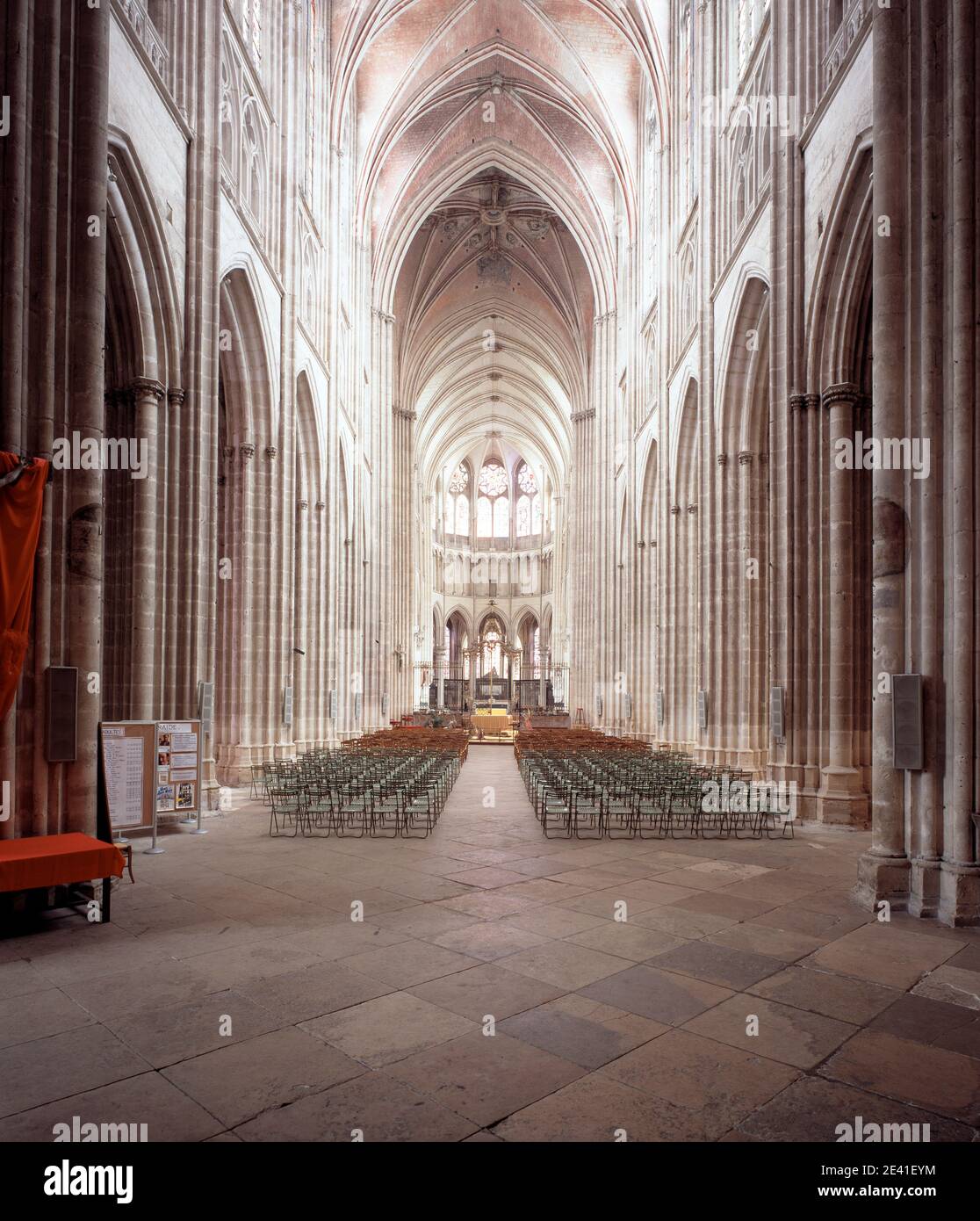 Interieur de la nef Stock Photo - Alamy