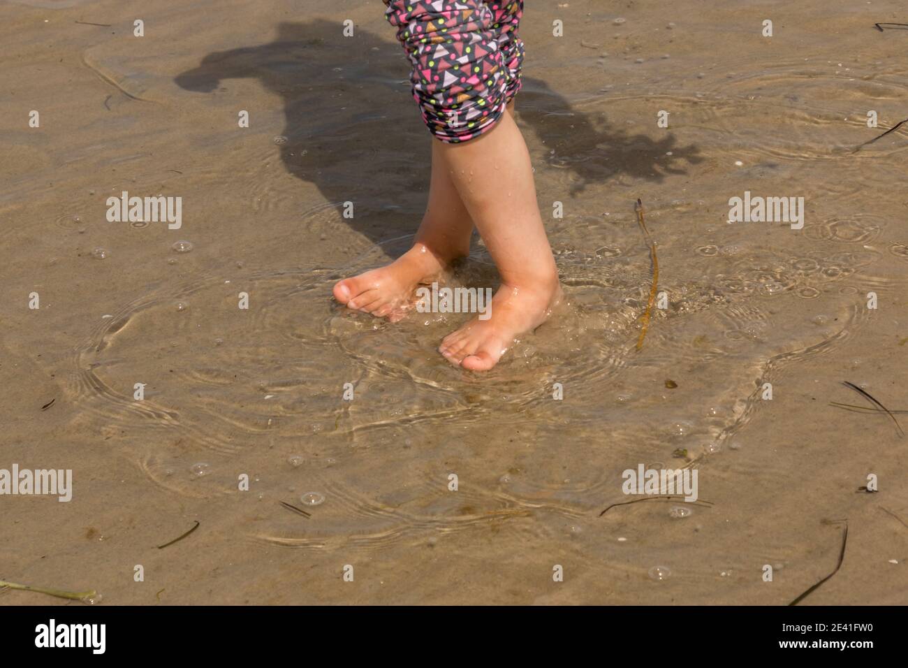 Child feet in water hi-res stock photography and images - Alamy