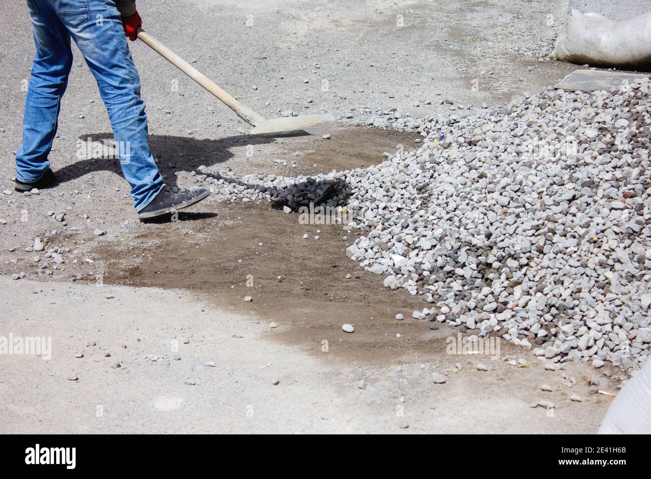 construction sites workers digging sand with shovels Stock Photo - Alamy