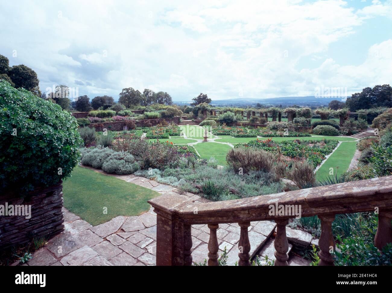 Edwardian garden hi-res stock photography and images - Alamy