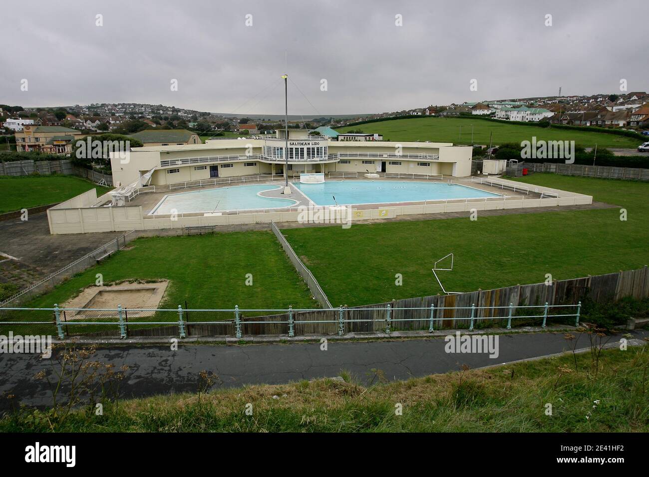 Grade ii listed swimming pool hi-res stock photography and images - Alamy
