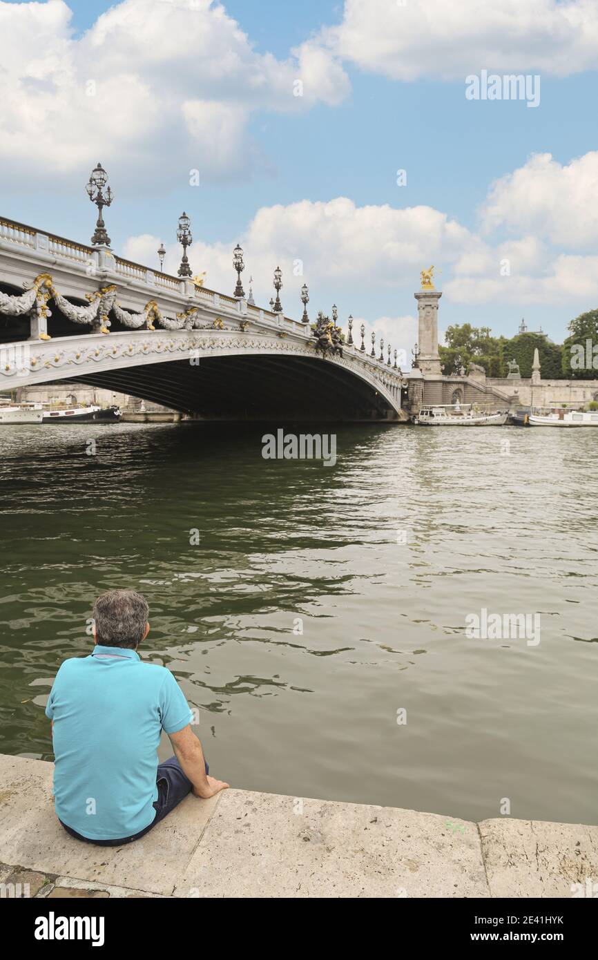 Old man sit bridge paris hi-res stock photography and images - Alamy