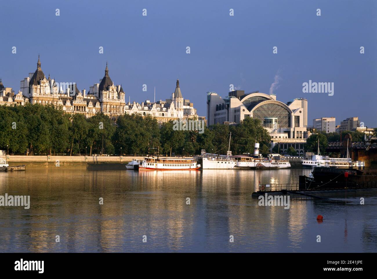 Thames embankment londen hi-res stock photography and images - Alamy