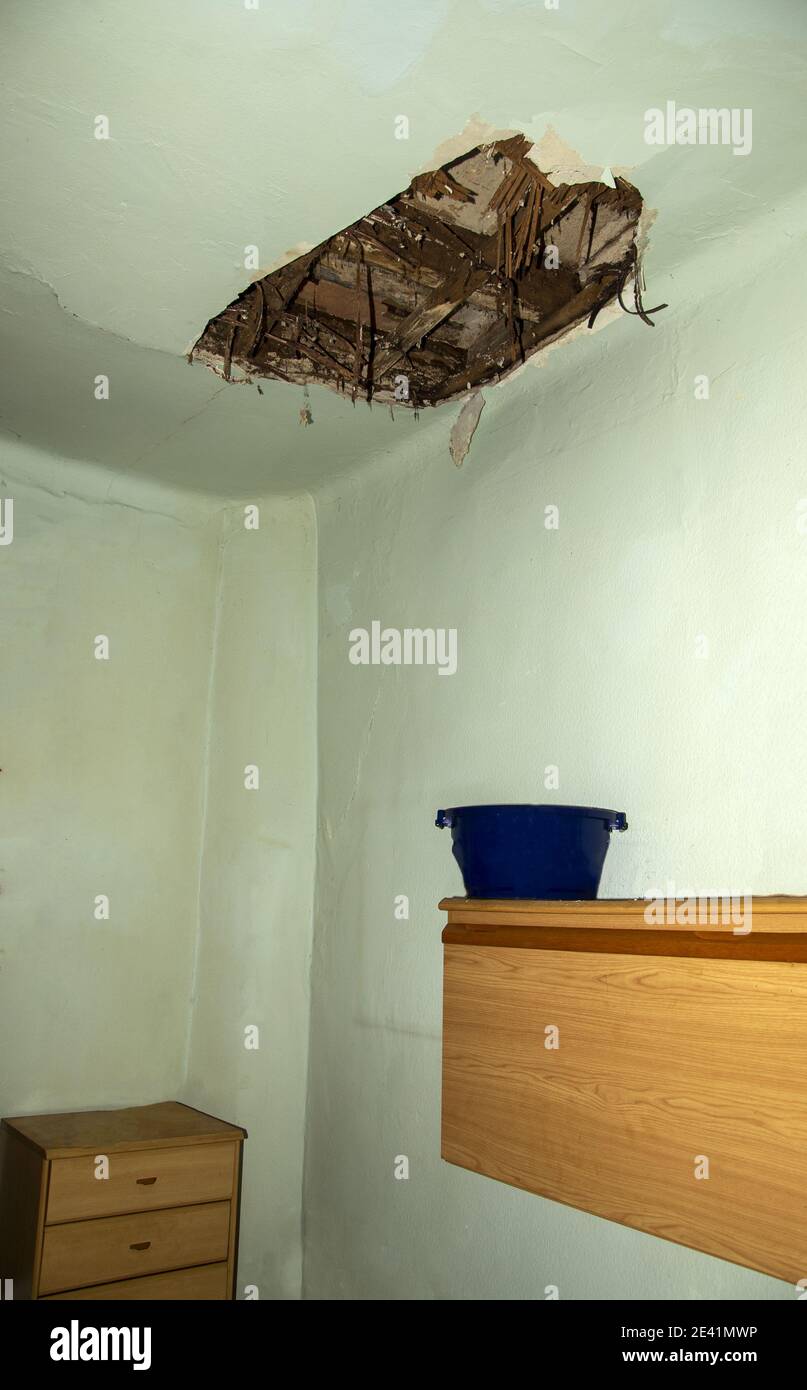 Ceiling of a house damaged by a water leak Stock Photo - Alamy