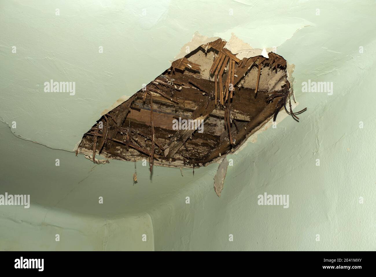 Ceiling of a house damaged by a water leak Stock Photo - Alamy