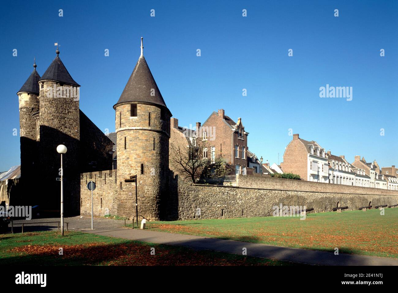 Mauer gartentor hi-res stock photography and images - Alamy