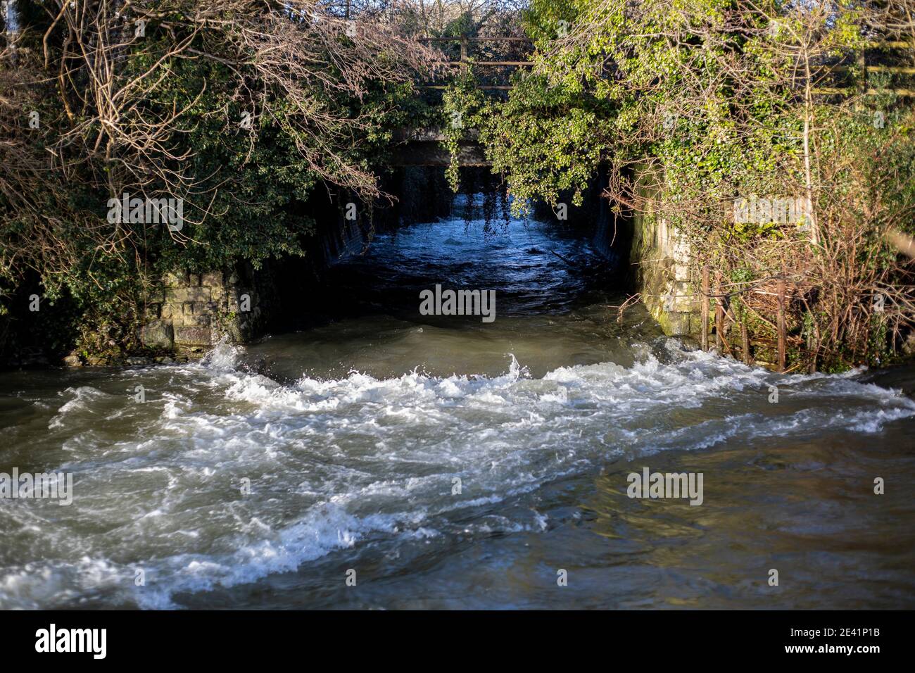 Confluence of the Garw River with the River Ogmore at Brynmenyn ...