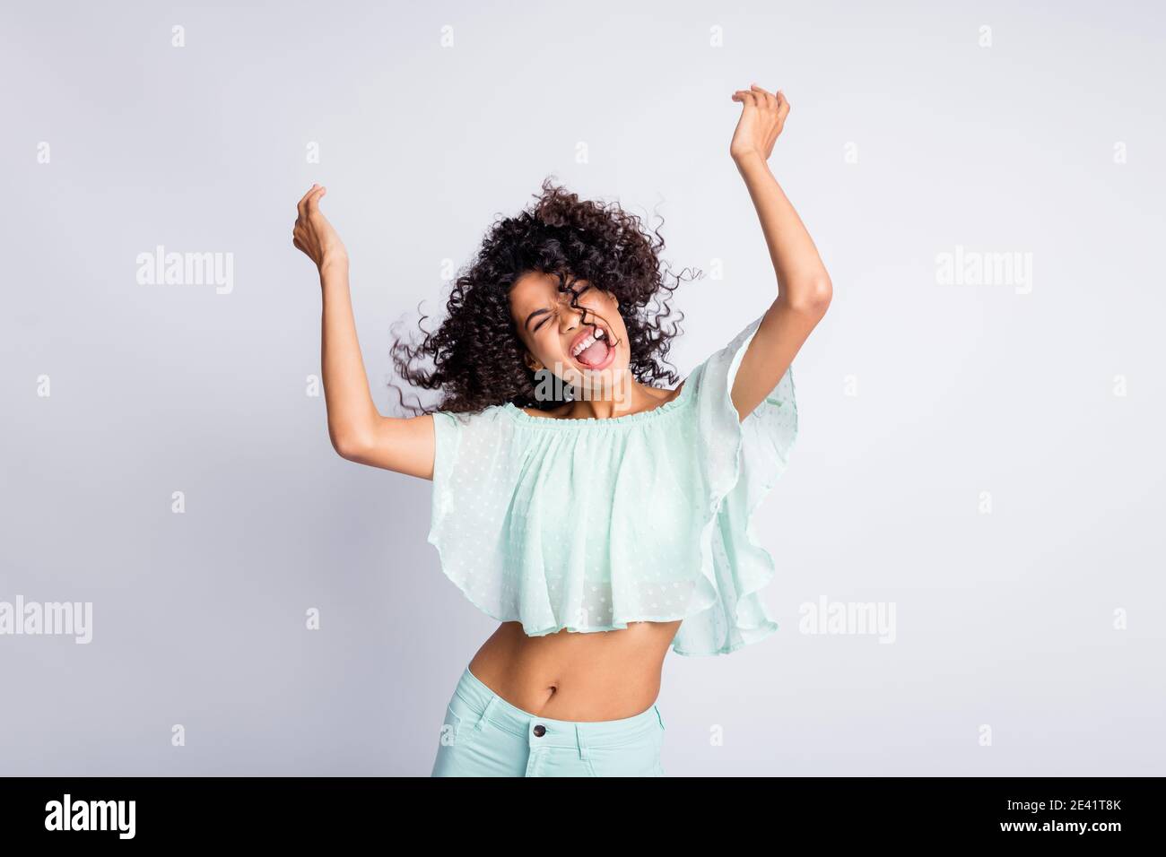Fit african girl dancing hi-res stock photography and images - Alamy