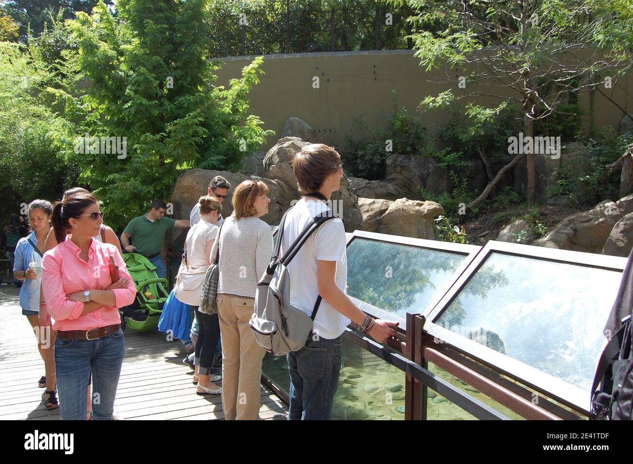 Notice board in zoo park hi-res stock photography and images - Alamy