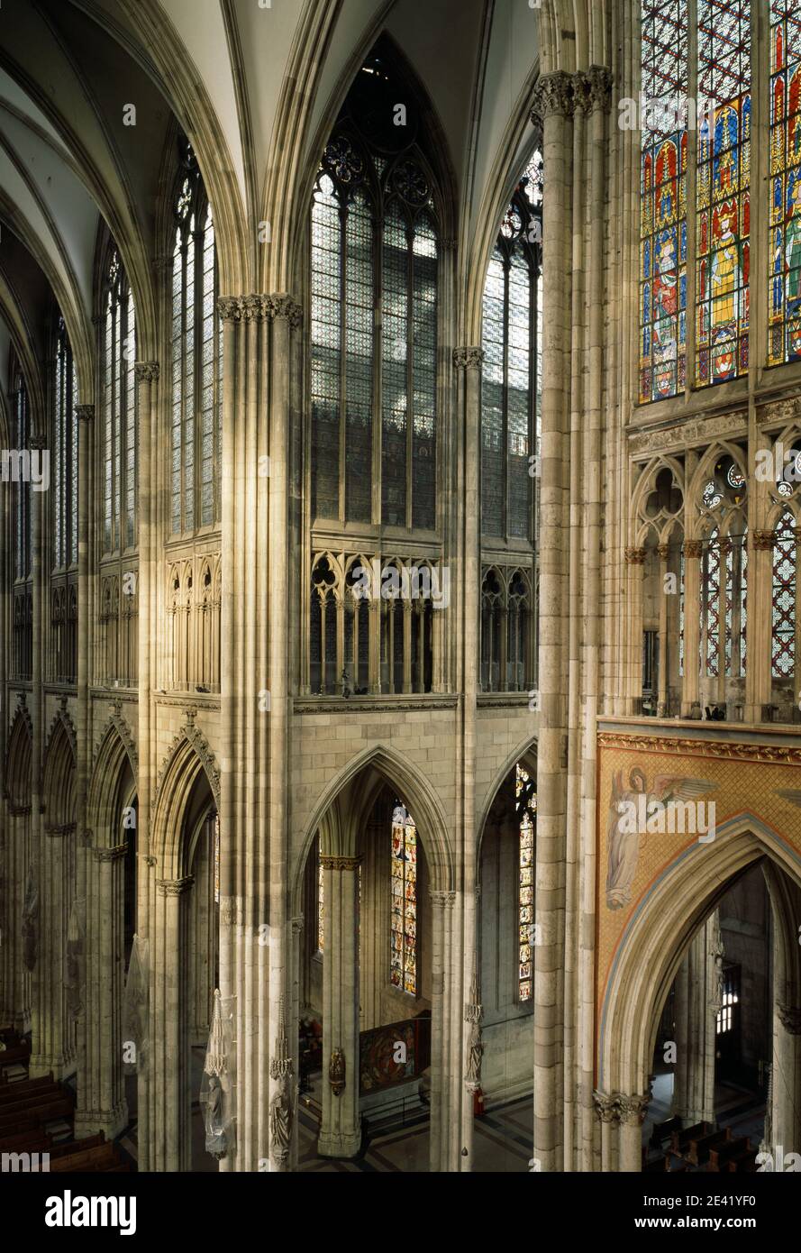 Triforium gallery hi-res stock photography and images - Alamy