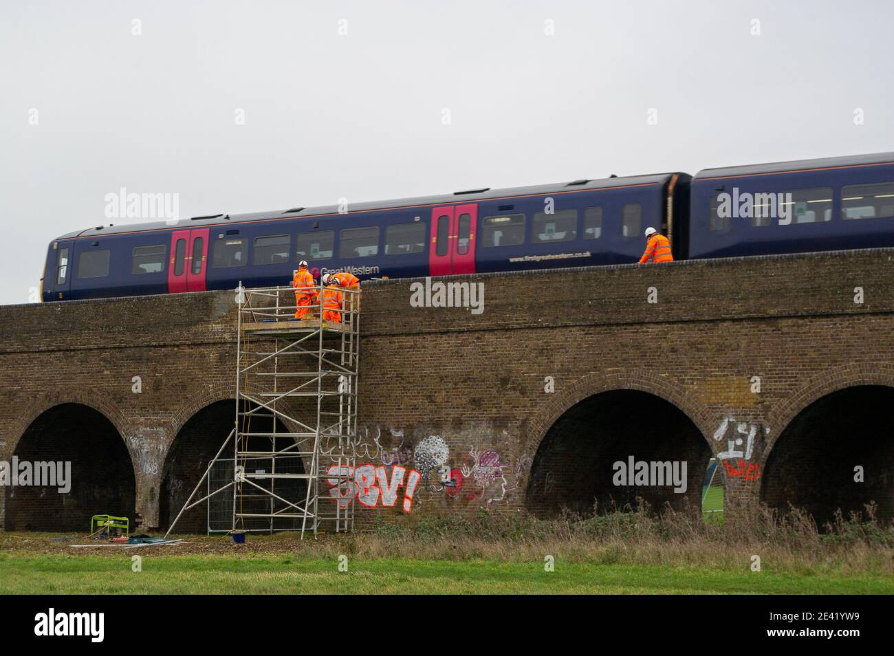 Windsor railway viaduct hi-res stock photography and images - Alamy