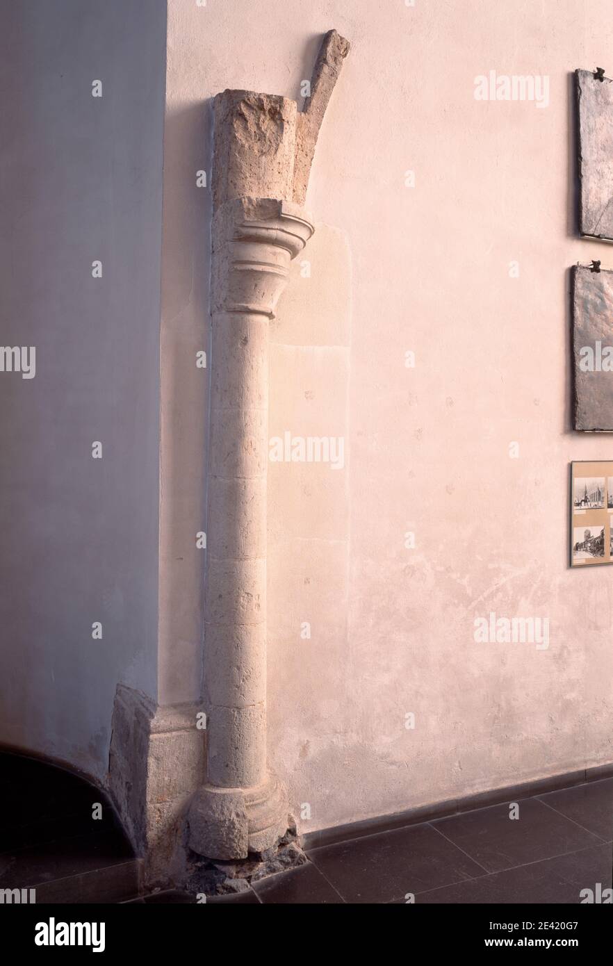 S‰ule im S¸dlichen Querschiff Stock Photo - Alamy