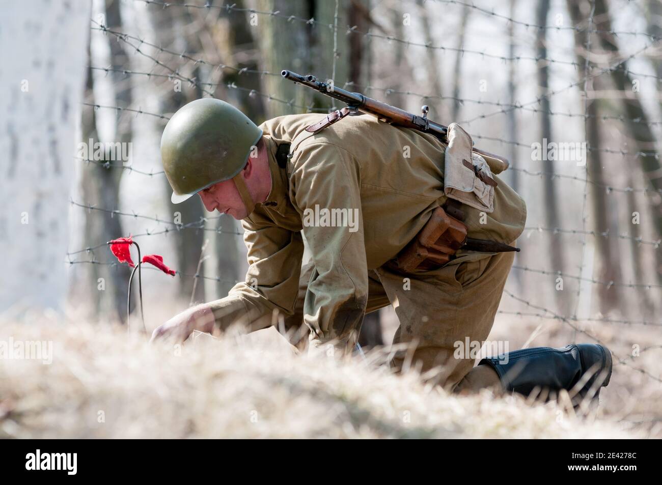 Uniform of a soviet soldier hi-res stock photography and images - Alamy