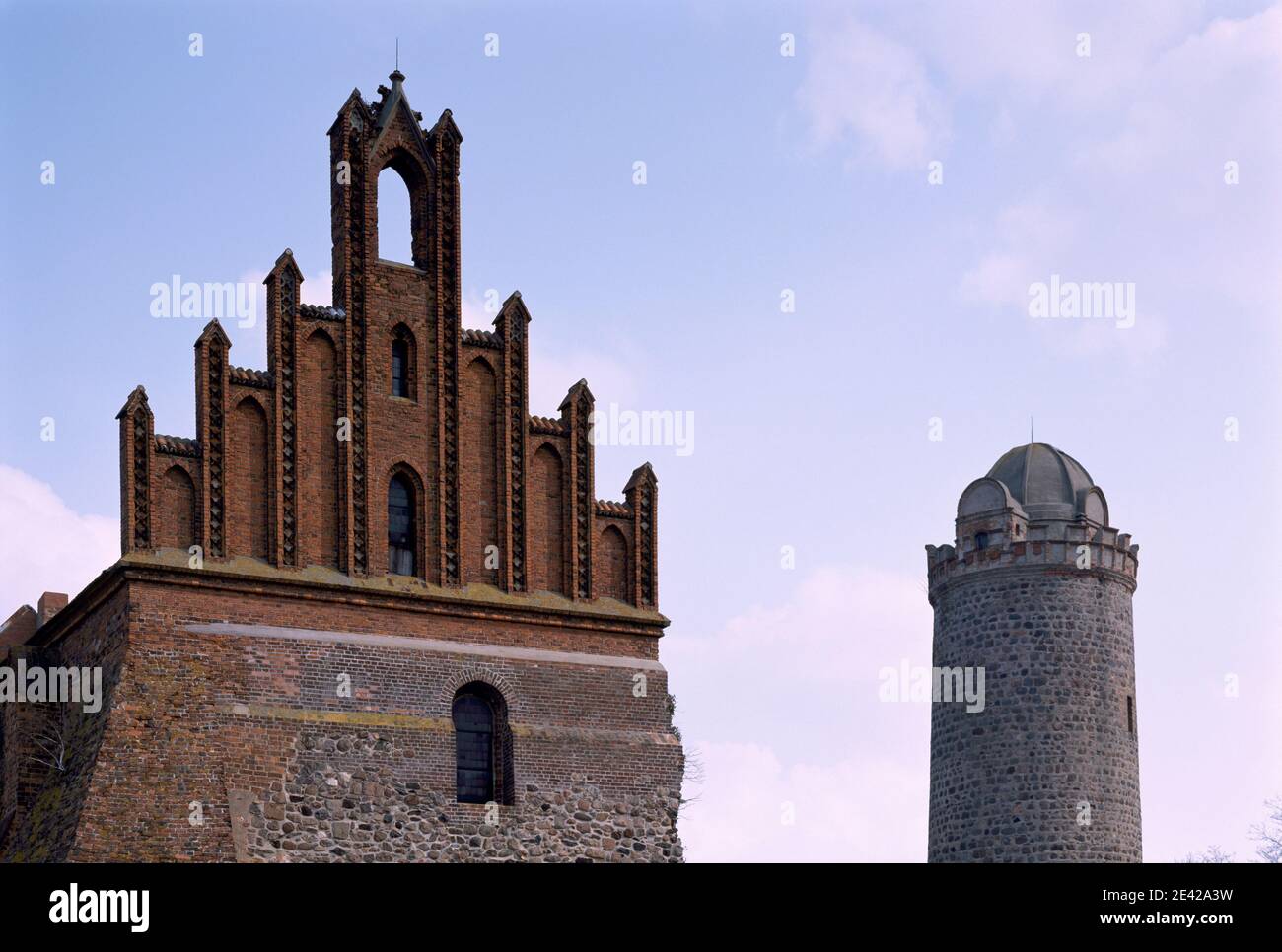 Giebel und Bergfried Stock Photo - Alamy