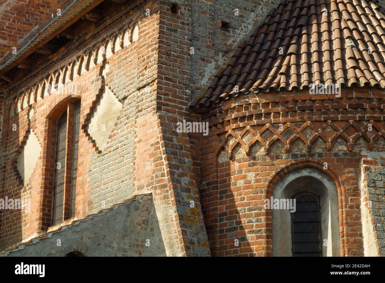 Romanesque corbel table hi-res stock photography and images - Alamy