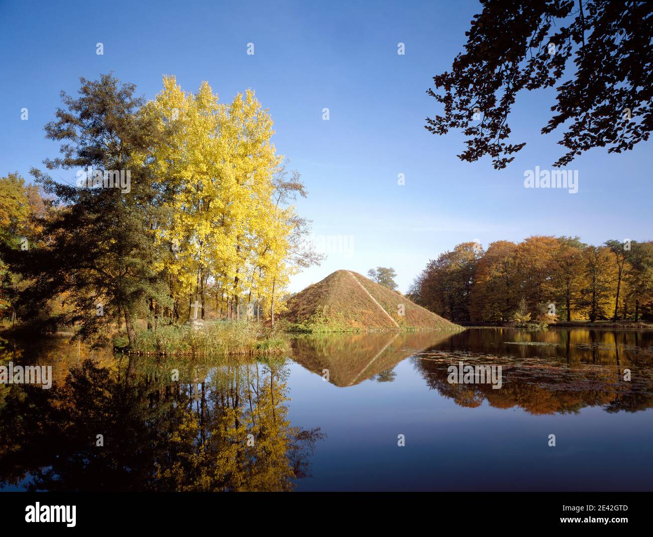 Blick auf die Seepyramide Stock Photo - Alamy