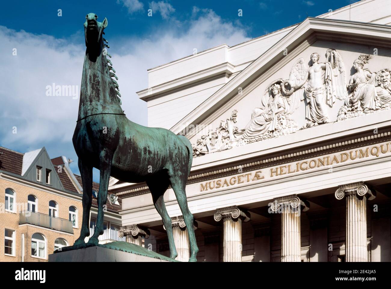 Pferdeskulptur hi-res stock photography and images - Alamy