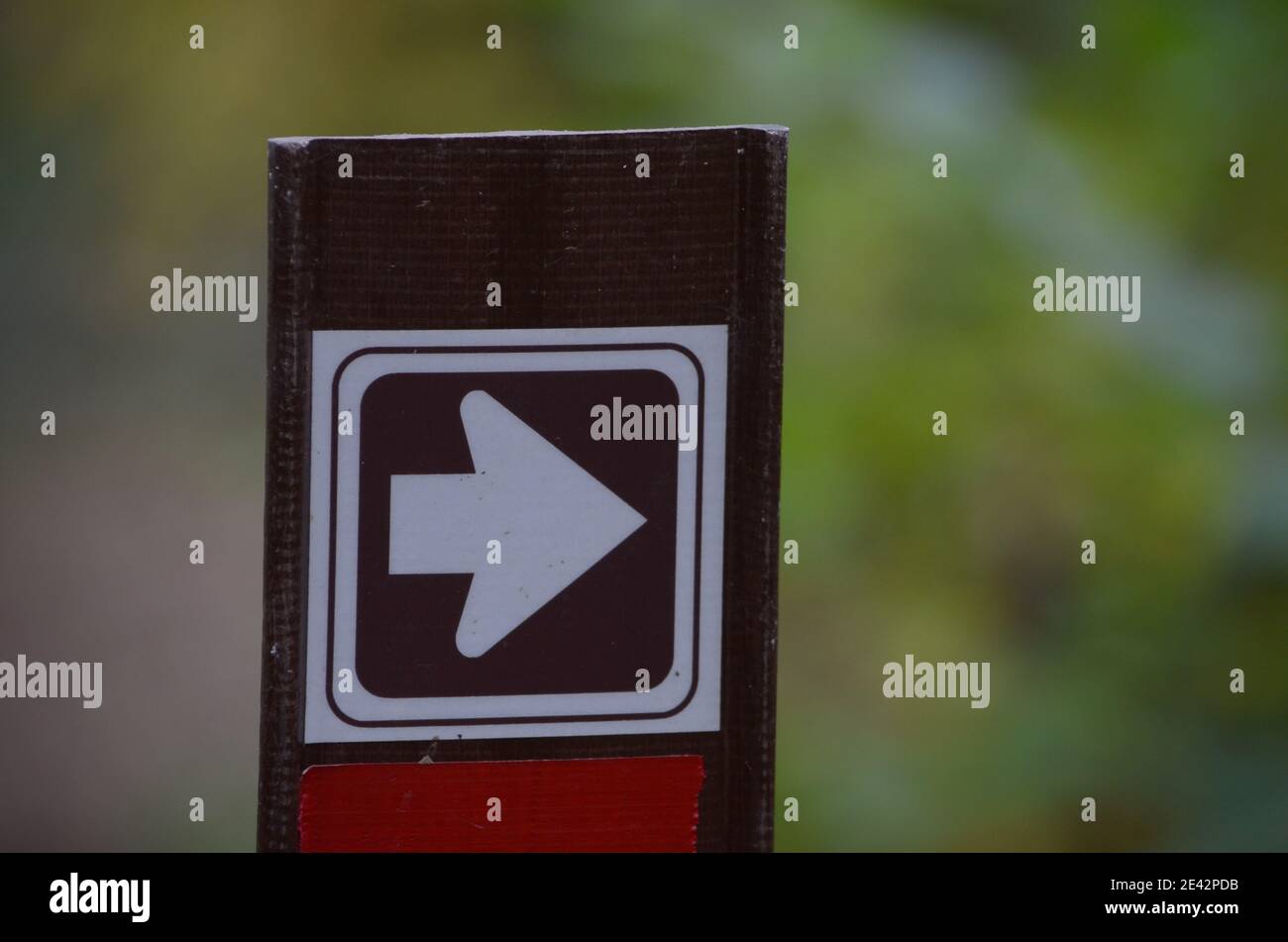 Pointing arrow hi-res stock photography and images - Alamy
