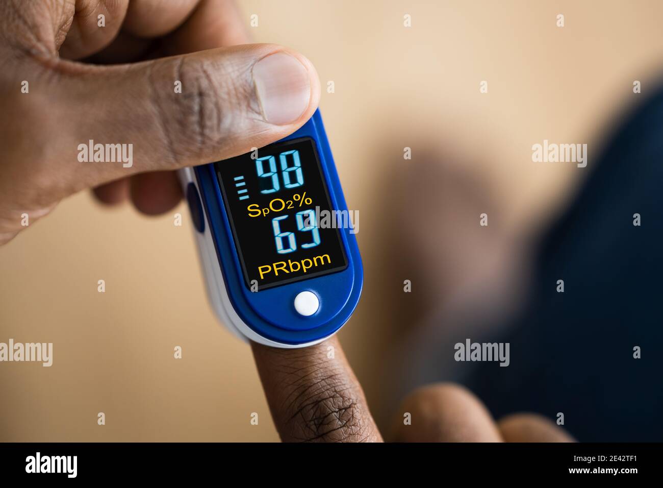 Measure heart rate hi-res stock photography and images - Alamy