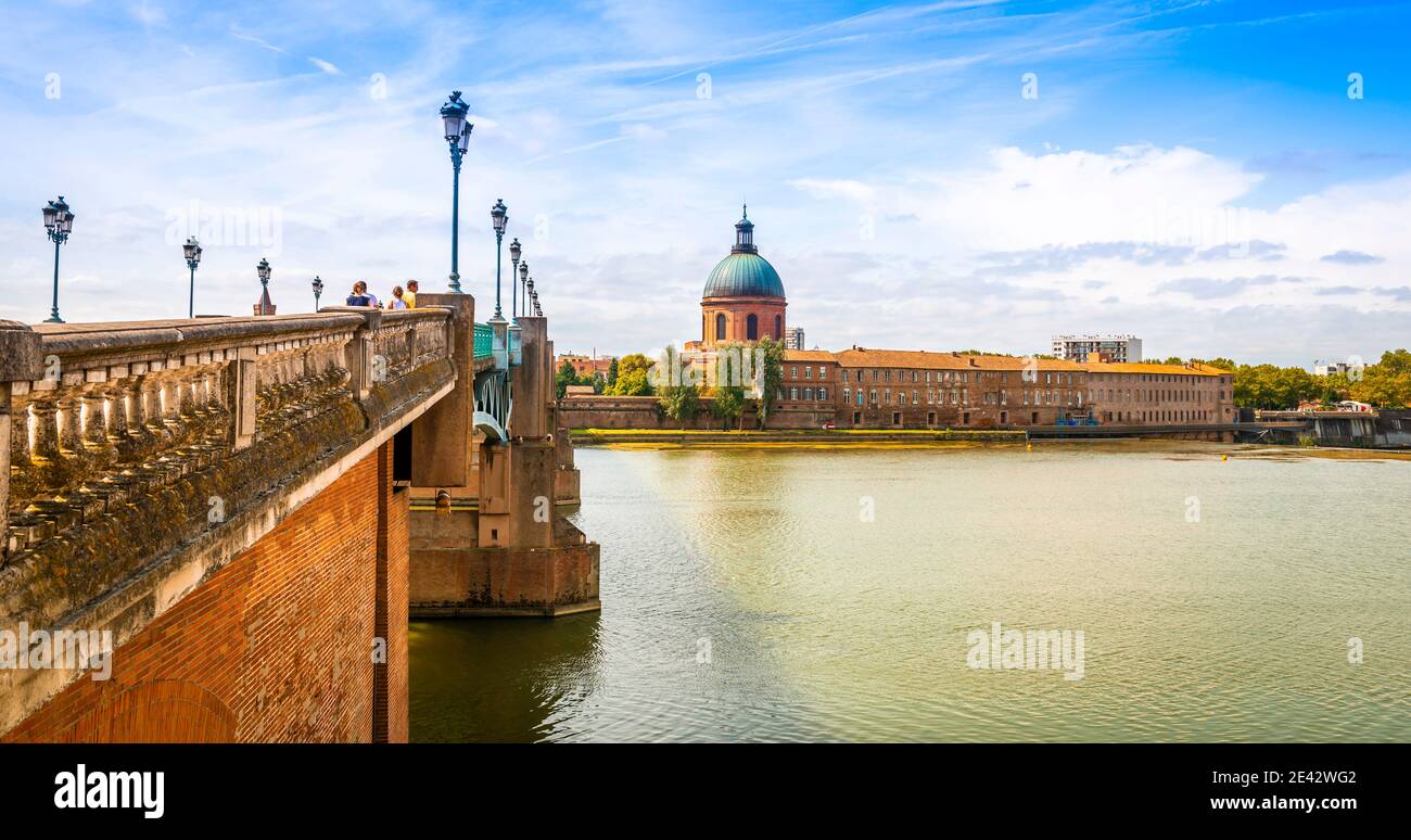 The Saint-Pierre bridge over the Garonne and the Grave dome in the ...