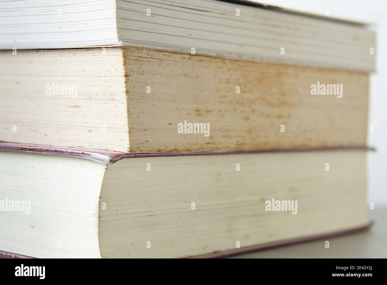 Books on top of each other hi-res stock photography and images - Alamy
