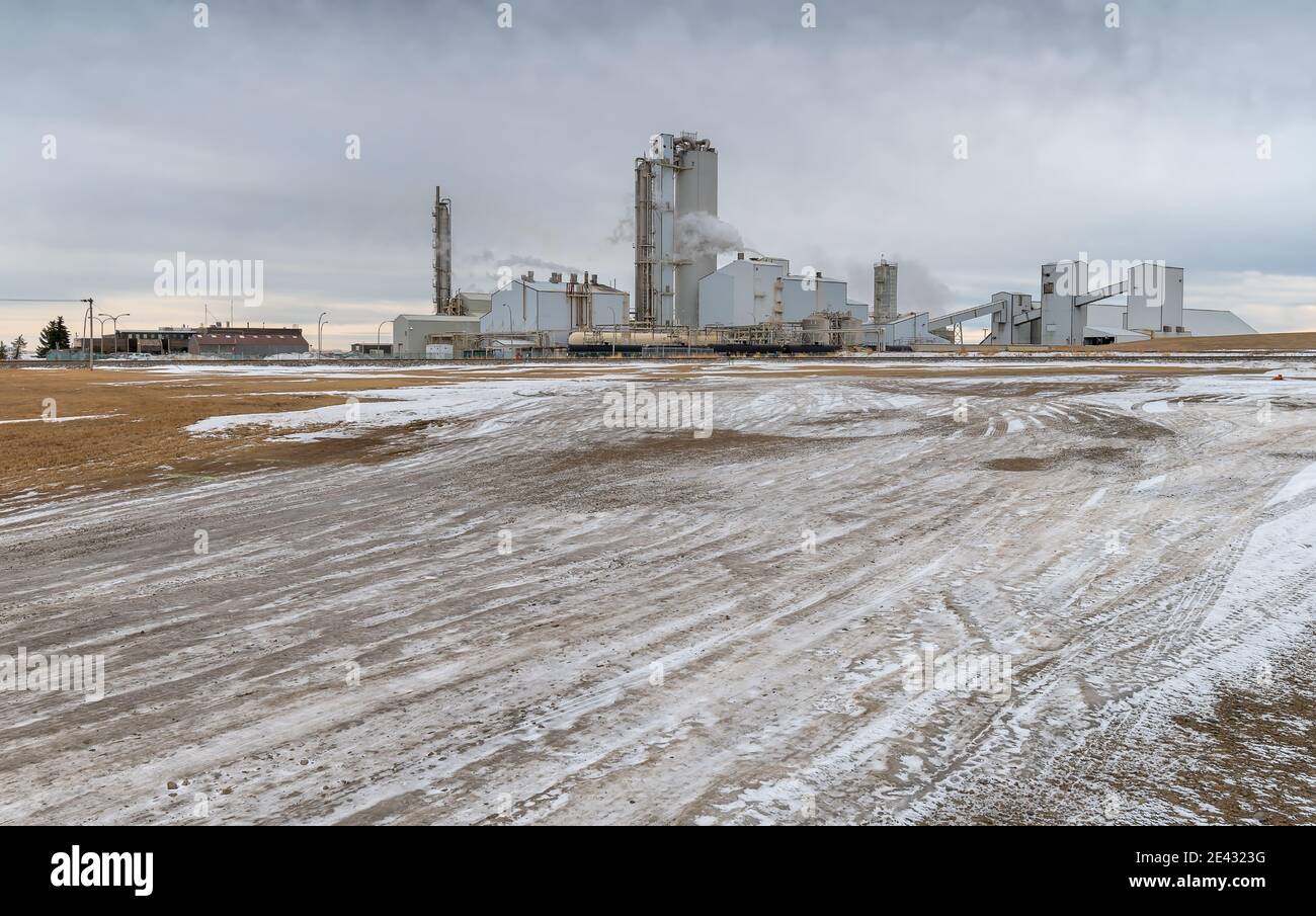Industrial plant on the prairie near Carseland, Alberta, Canada Stock ...