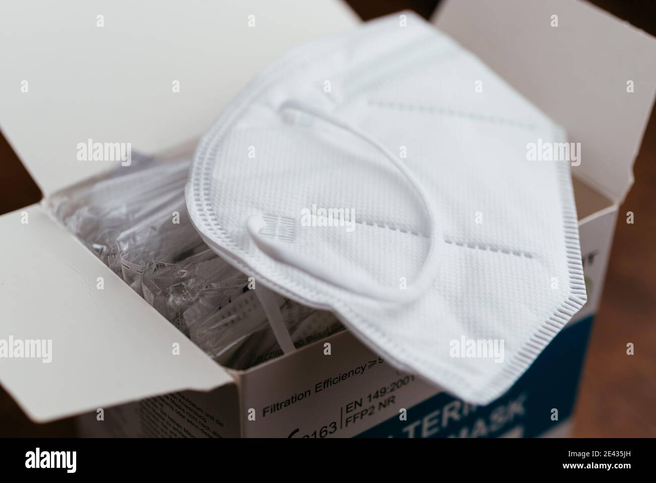 Ffp2 face mask hi-res stock photography and images - Alamy