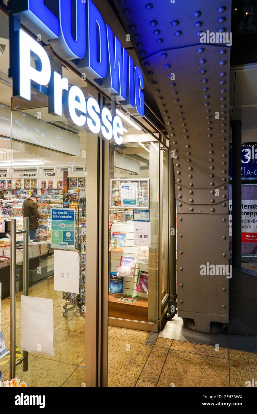 Cologne train station shop hi-res stock photography and images - Alamy