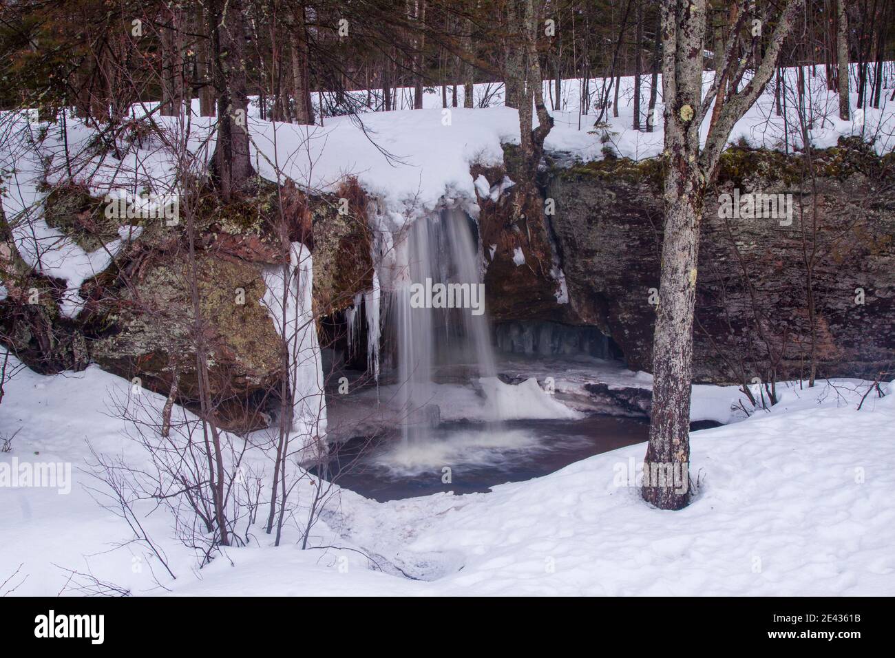 Wet small falls hi-res stock photography and images - Alamy