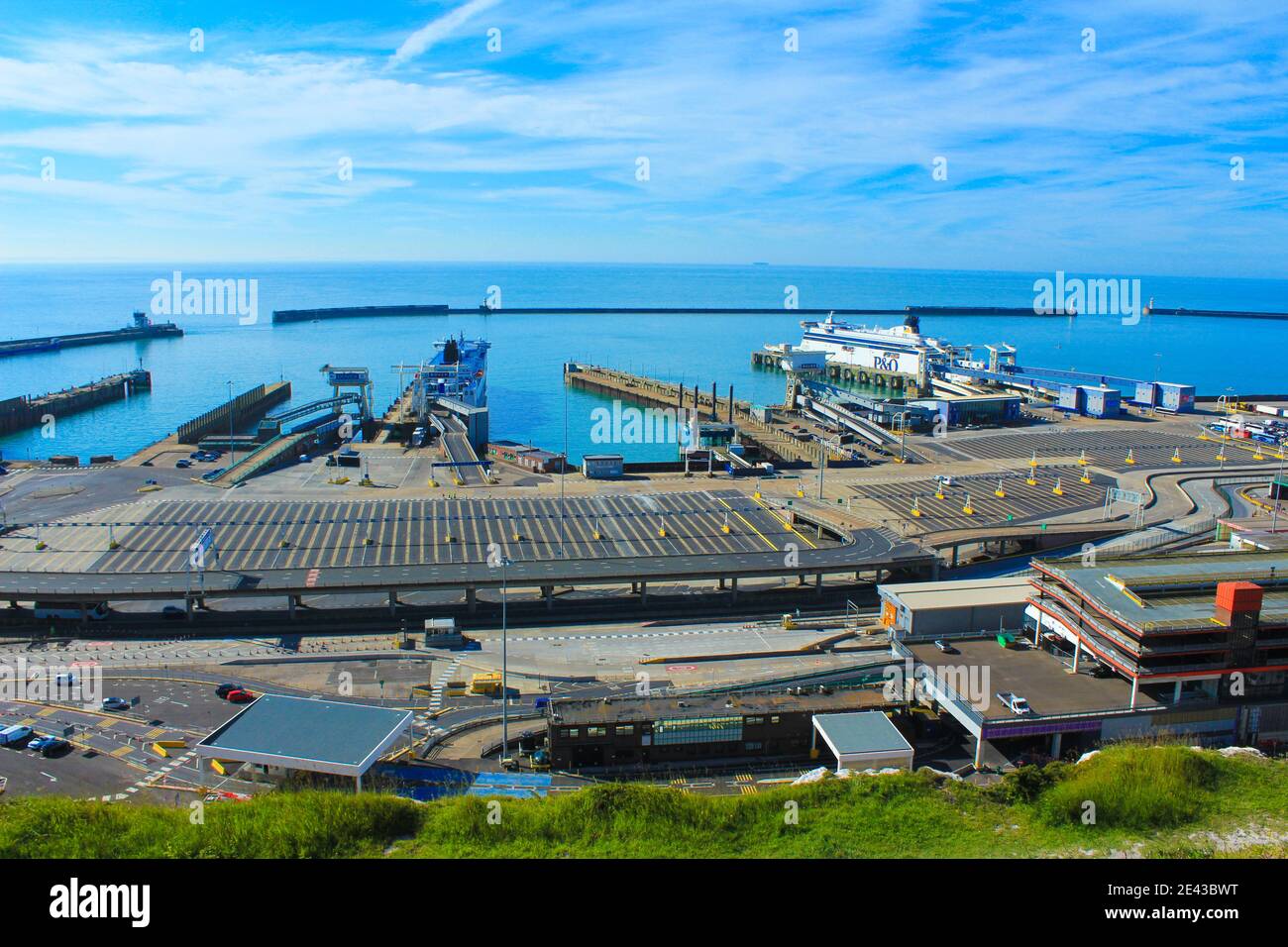 Busy cargo shipping terminal hi-res stock photography and images - Alamy