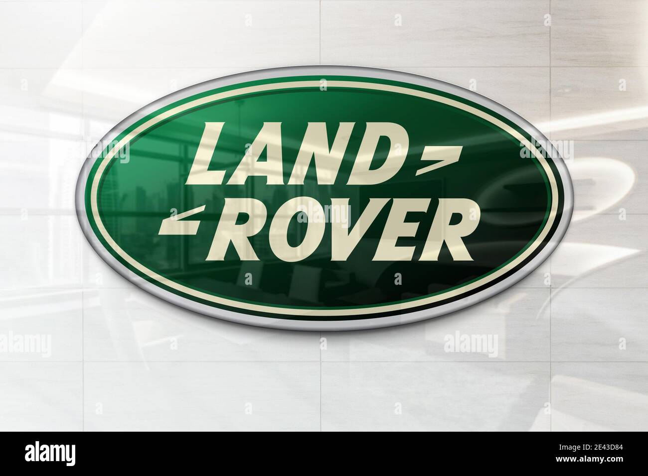 Land rover logo hi-res stock photography and images - Alamy